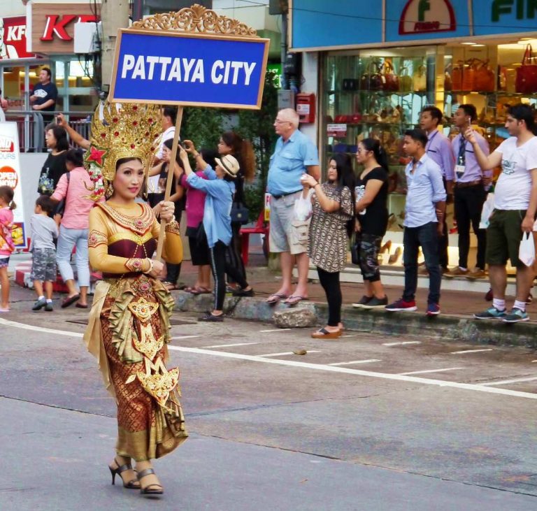 Fleet Review Parade on Pattaya Beach Road - Pattaya Unlimited
